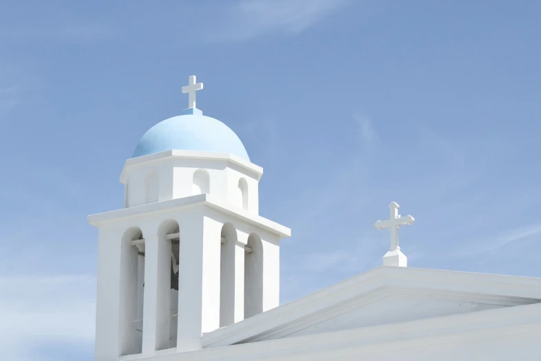 What is the main religion in Crete?